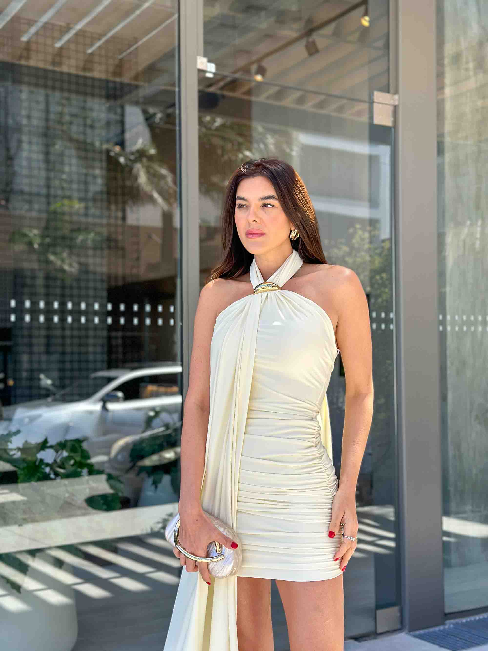 Vestido curto frente única, vestido com sobreposição lateral, vestido ...